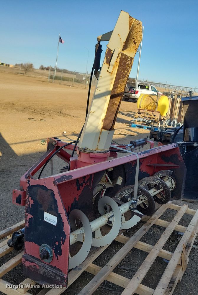 Farm King 840 snow blower in Madison, SD | Item DN3697 sold | Purple Wave