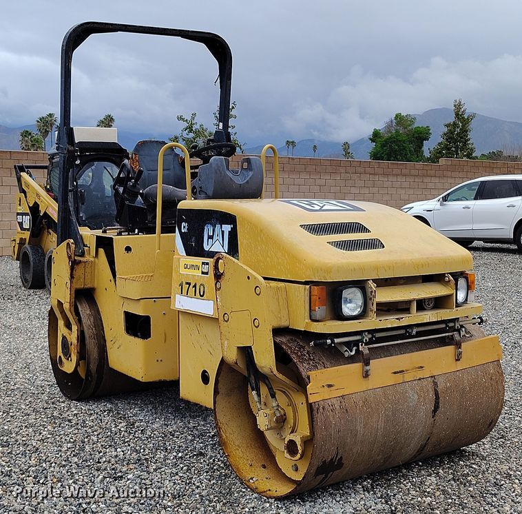 2011 Caterpillar CB34 XW double drum vibratory roller in Mentone, CA | Item YA0342 for sale ...