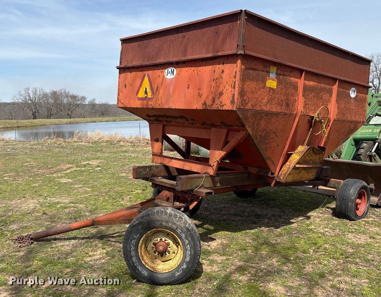 (2) J&M 250-7 gravity wagons in Checotah, OK | Item OB9556 for sale | Purple Wave