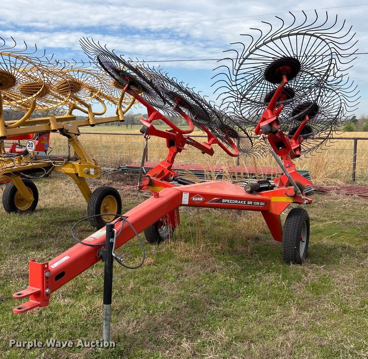 Kuhn SR 108 Gii hay rake in Lavaca, AR | Item OB9563 for sale | Purple Wave
