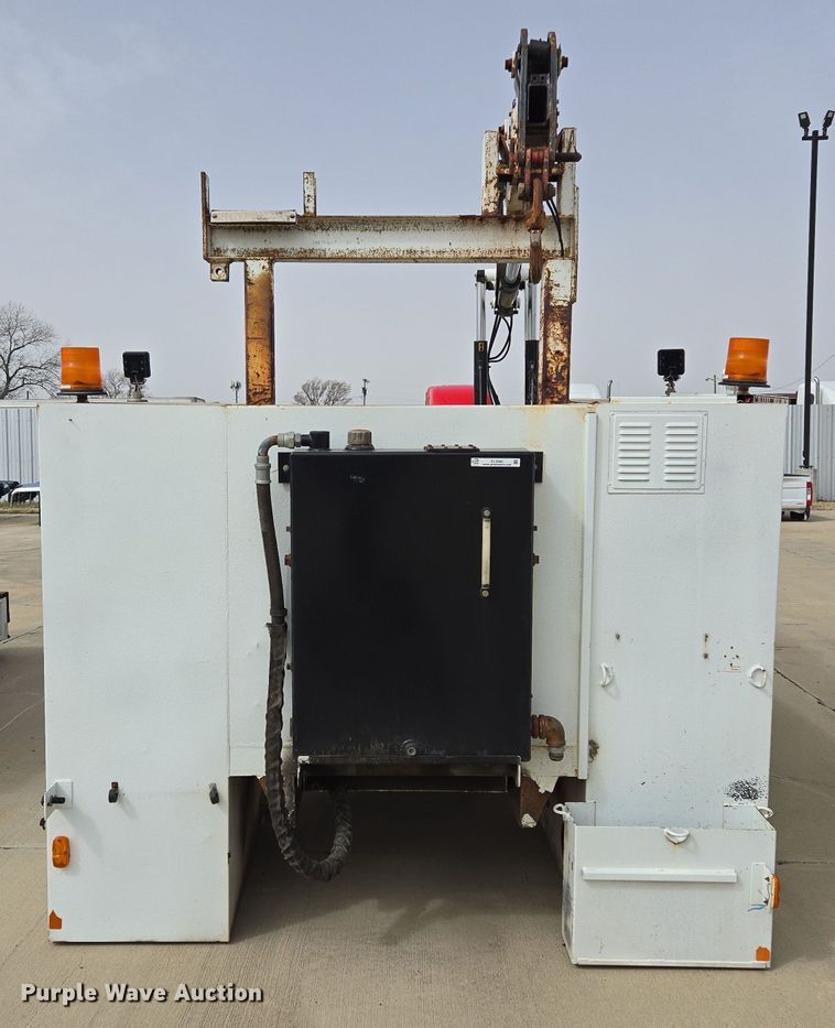 2009 IMT 5200R crane truck bed in Grand Prairie, TX | Item EL5589 for ...