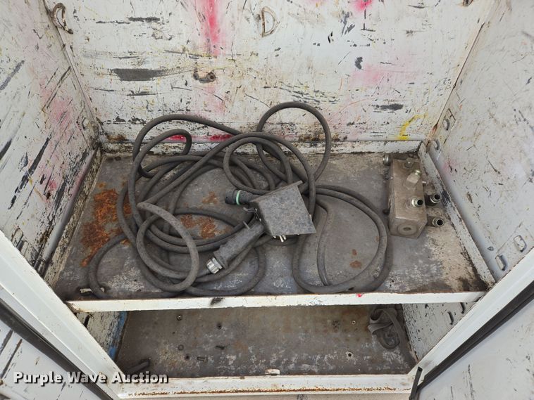 2009 IMT 5200R crane truck bed in Grand Prairie, TX | Item EL5589 for ...