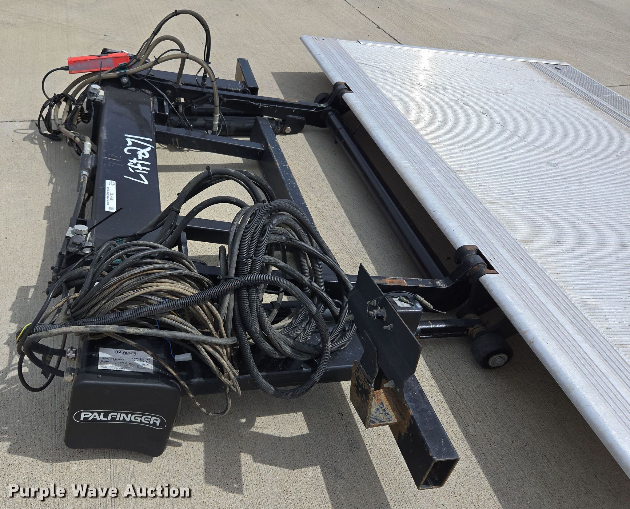 2019 Palfinger ILQ22 end gate lift in Grand Prairie, TX | Item EL5639 ...