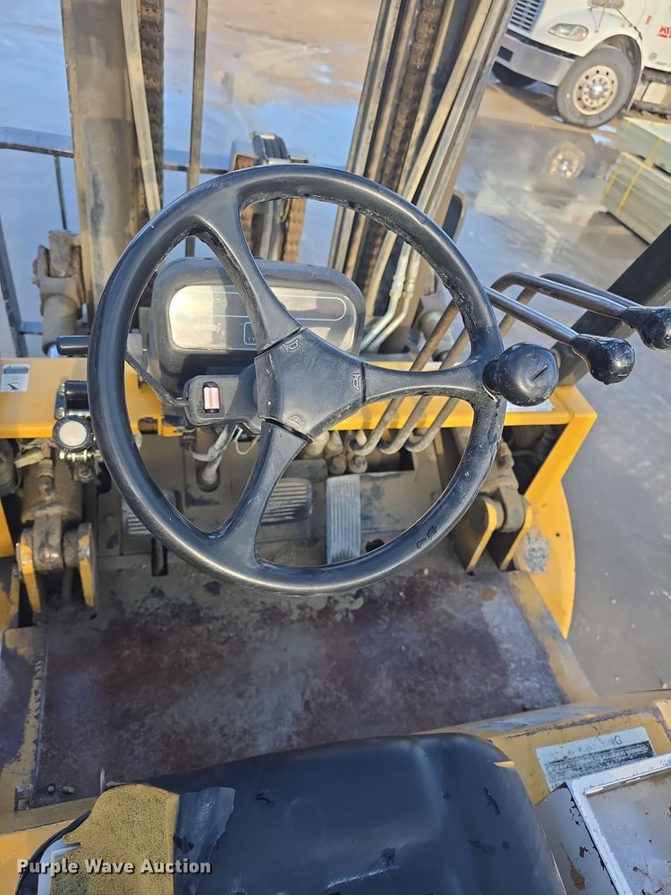 Caterpillar GP40K1 forklift in Manhattan, KS | Item DO7802 for sale ...