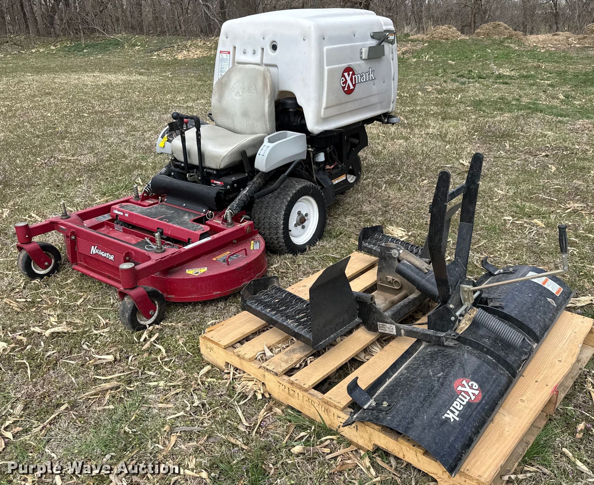 2005 Exmark Navigator NAV20KC ZTR lawn mower in Sedgwick, KS | Item ...