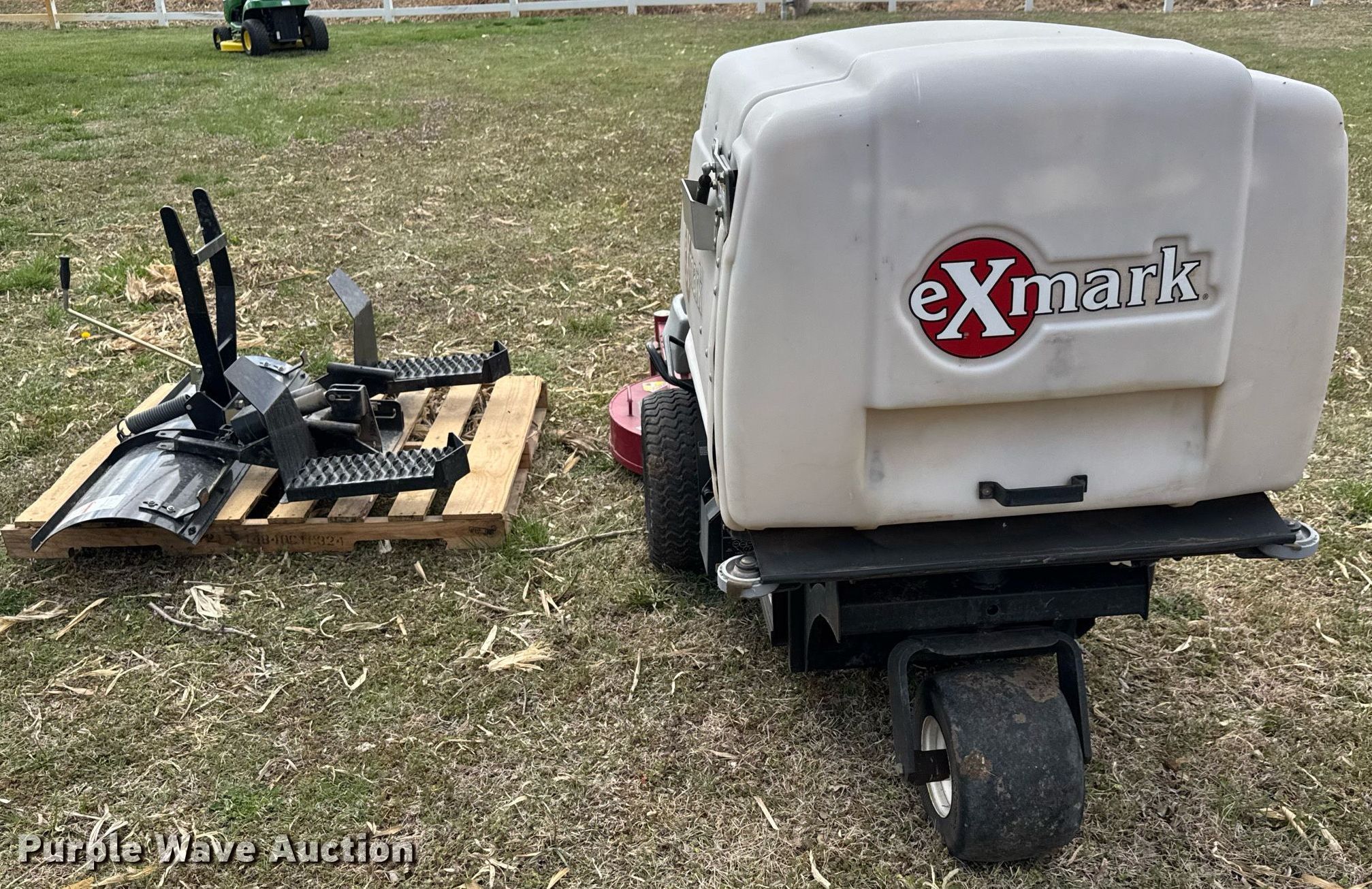 2005 Exmark Navigator NAV20KC ZTR lawn mower in Sedgwick, KS | Item ...