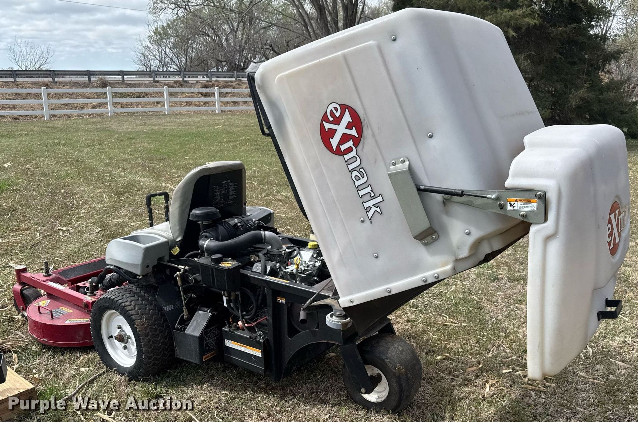 2005 Exmark Navigator NAV20KC ZTR lawn mower in Sedgwick, KS | Item ...