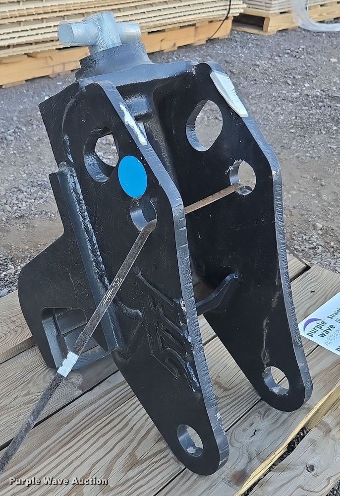 Tag quick coupler in Phoenix, AZ | Item EC0888 for sale | Purple Wave