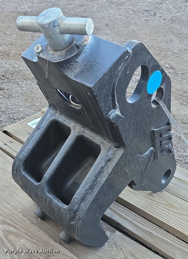 Tag quick coupler in Phoenix, AZ | Item EC0888 sold | Purple Wave