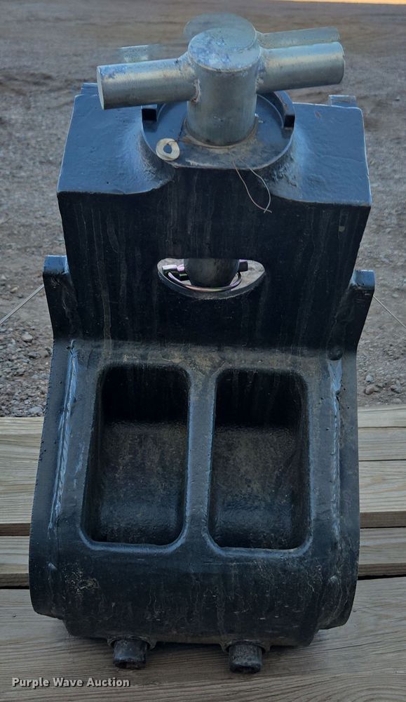 Tag quick coupler in Phoenix, AZ | Item EC0888 for sale | Purple Wave