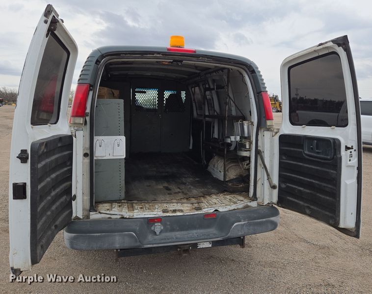 1999 Chevrolet Express 2500 van in Towanda, KS | Item EO0631 sold ...