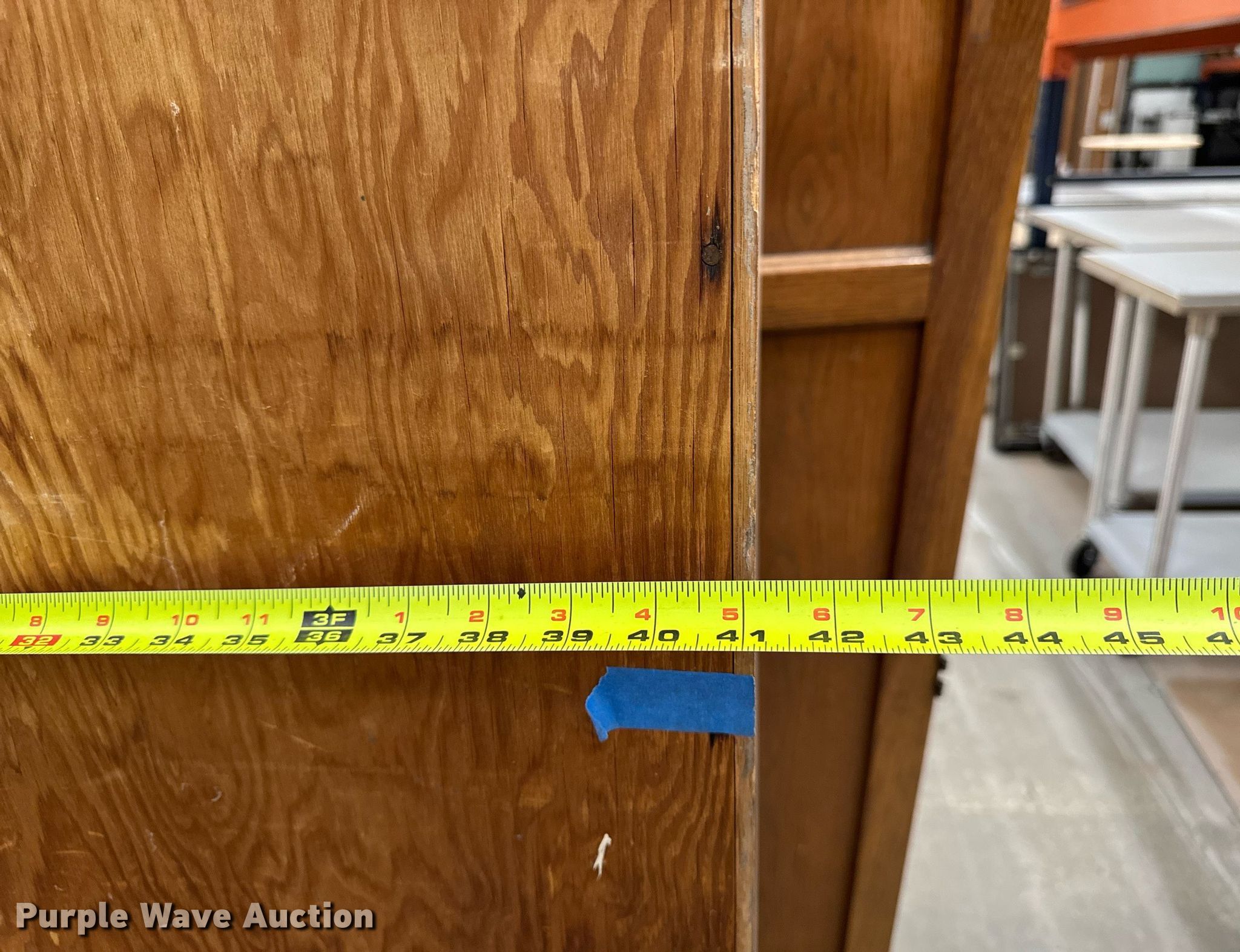 Cabinet in Des Moines, IA | Item EM3513 for sale | Purple Wave