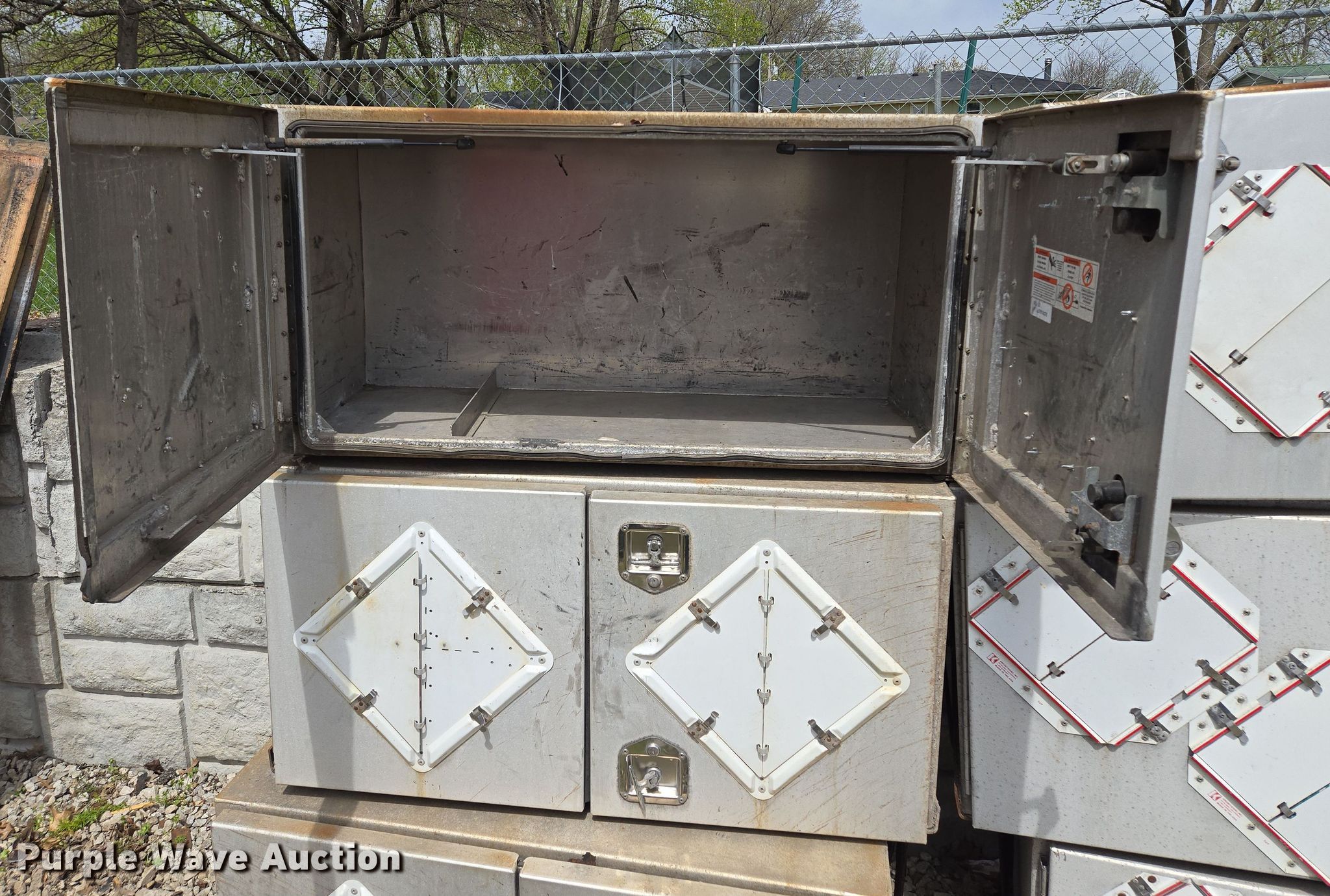 (6) toolboxes in Grain Valley, MO | Item EM7010 sold | Purple Wave