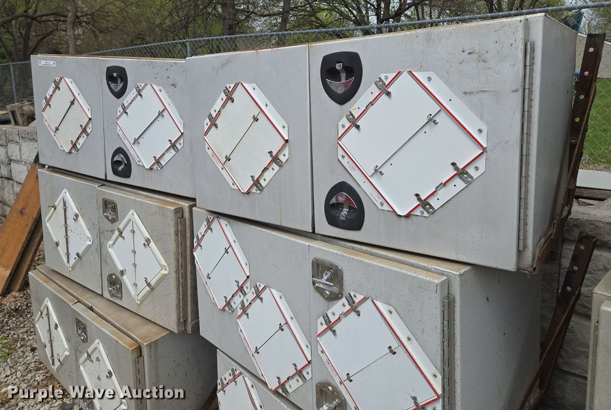 (6) toolboxes in Grain Valley, MO | Item EM7010 sold | Purple Wave
