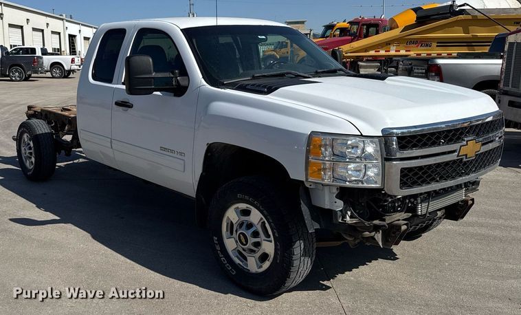 2012 Chevrolet Silverado 2500HD Ext. Cab pickup truck cab and chassis ...