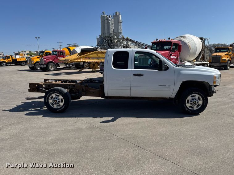 2012 Chevrolet Silverado 2500HD Ext. Cab pickup truck cab and chassis ...