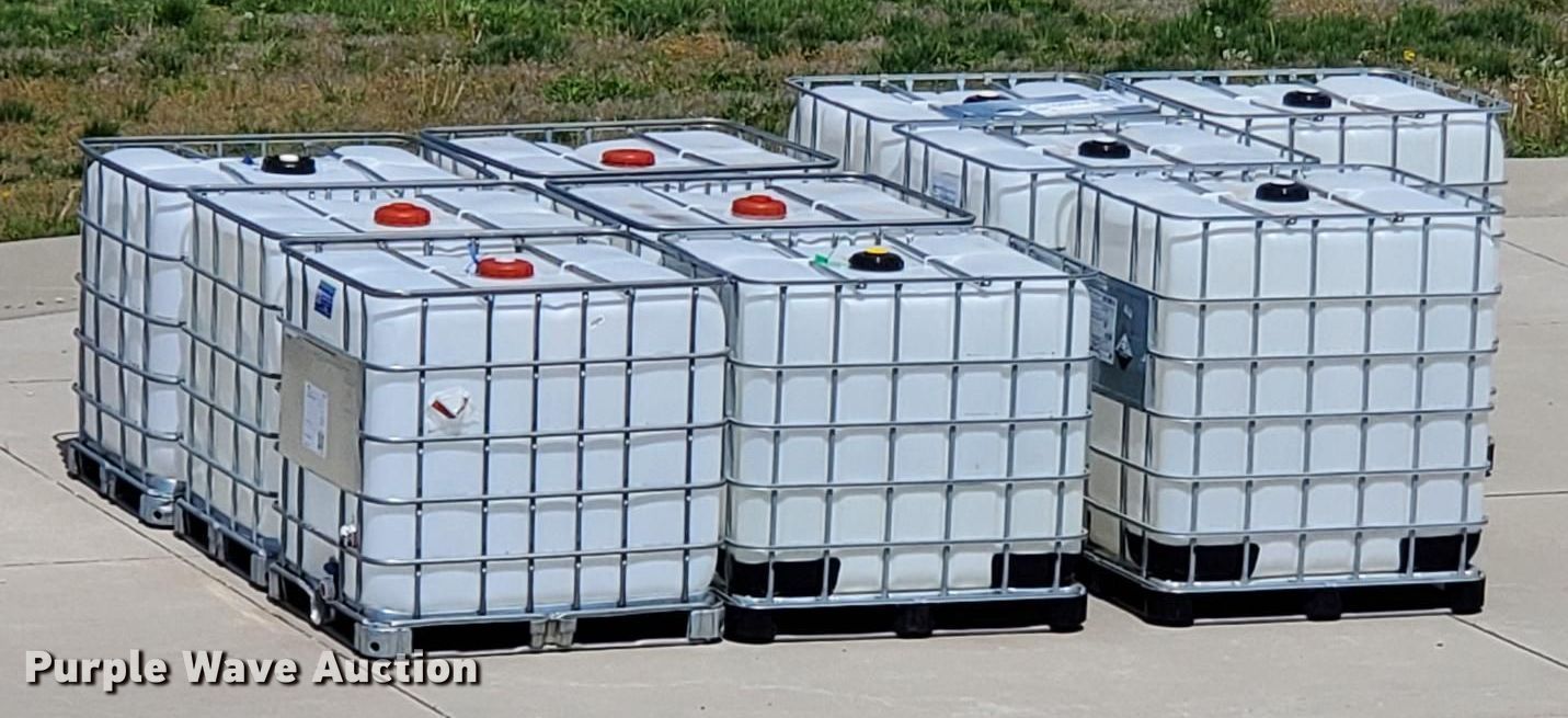 (10) poly totes in Lawrence, KS | Item EK5193 sold | Purple Wave