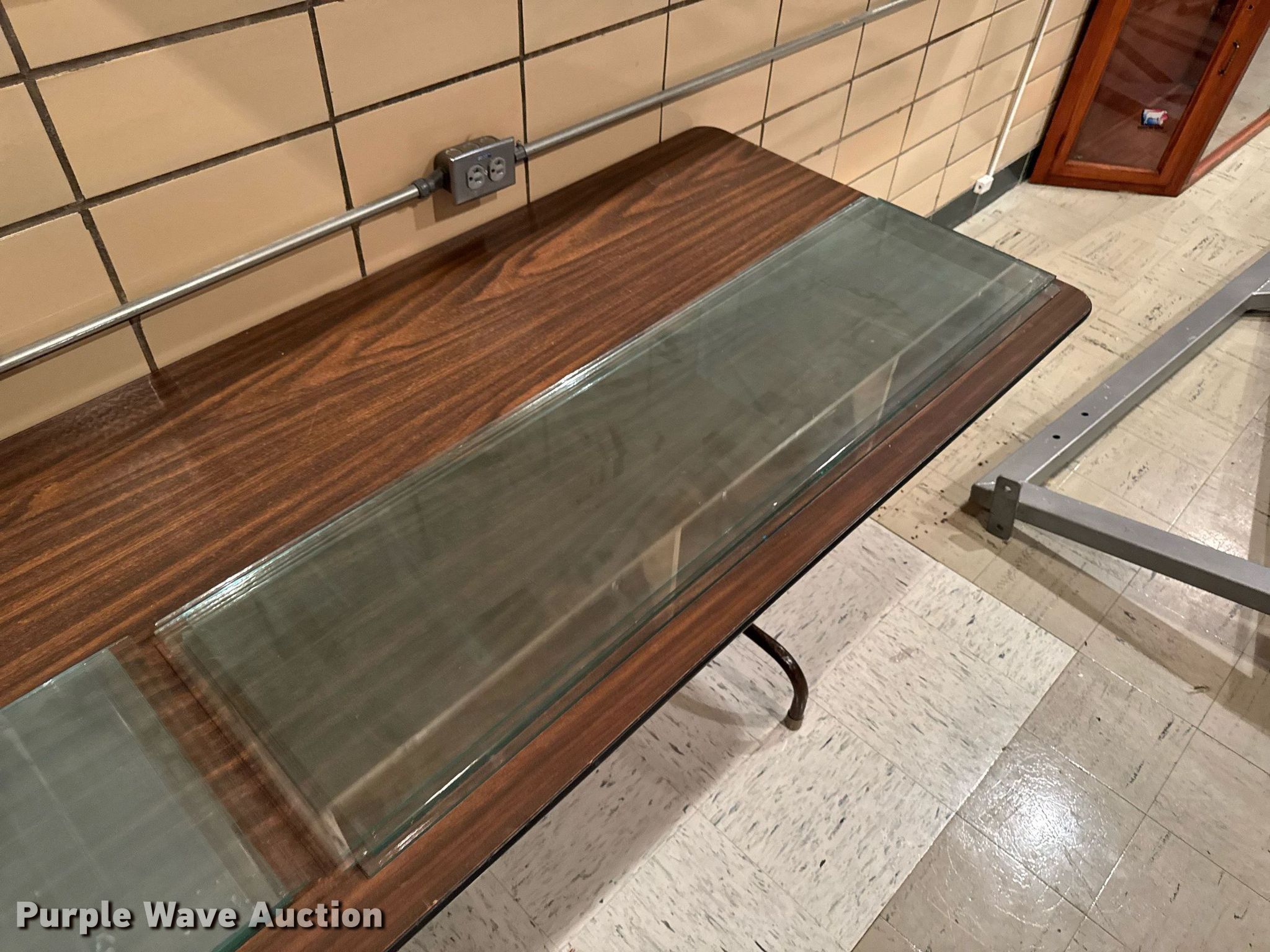 (2) display cases in Anita, IA | Item EM3885 sold | Purple Wave