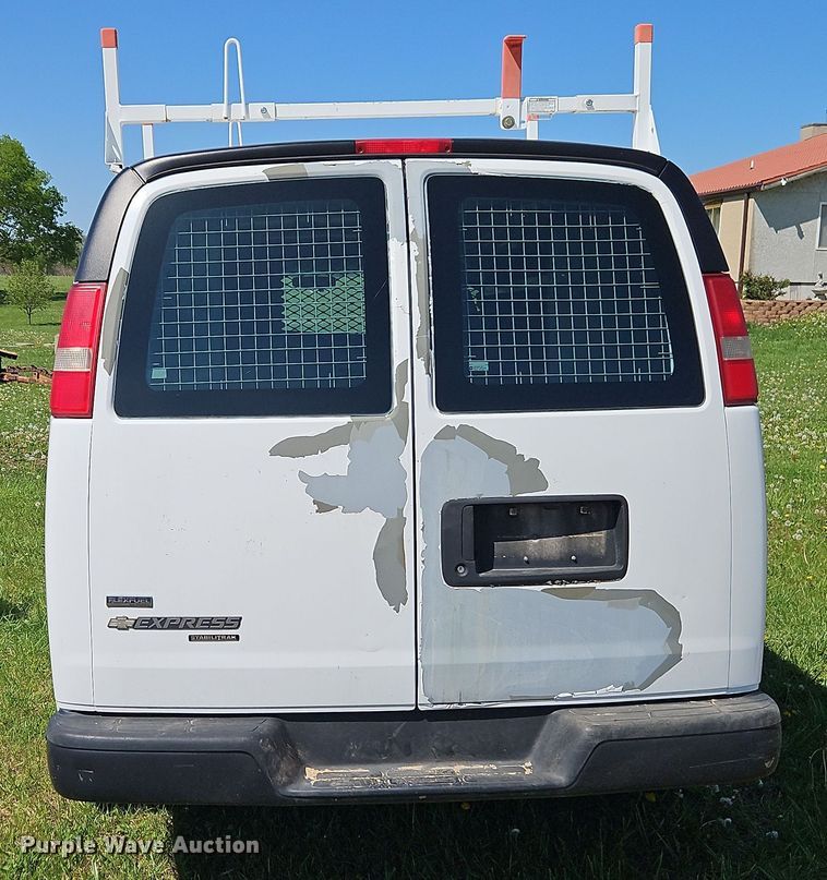 2011 Chevrolet Express G2500 van in Pleasant Hill, MO | Item EI8944 ...