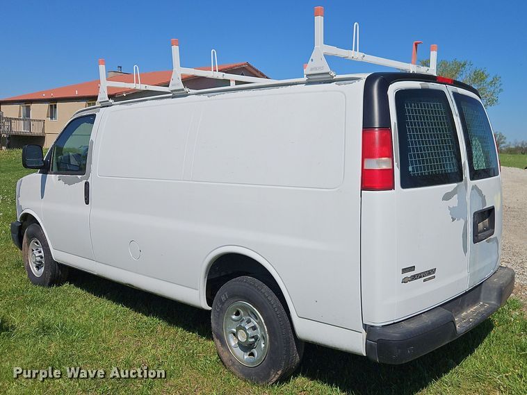 2011 Chevrolet Express G2500 van in Pleasant Hill, MO | Item EI8944 ...