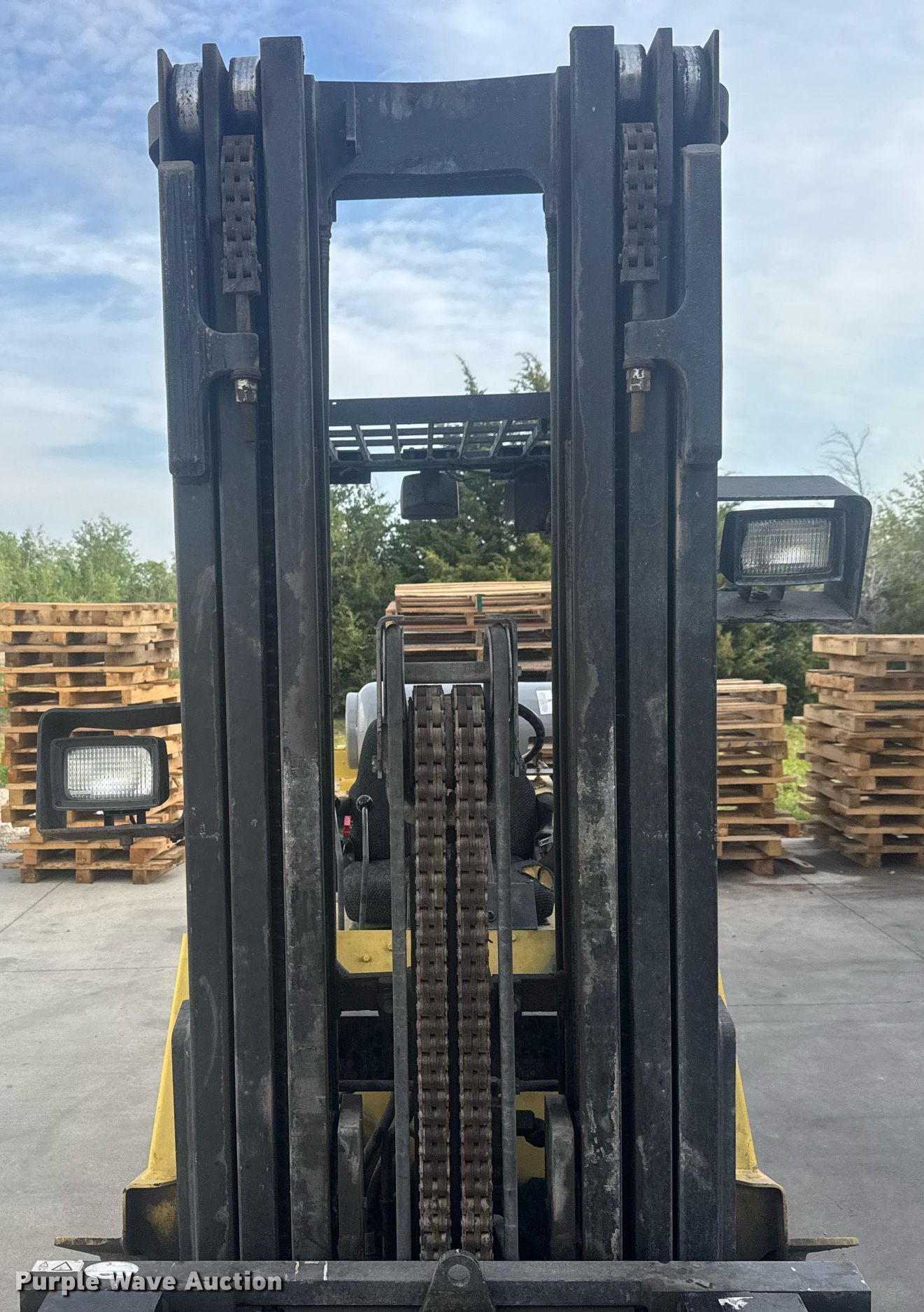 2001 Hyster S100XL2 forklift in Haven, KS | Item EQ1405 sold | Purple Wave