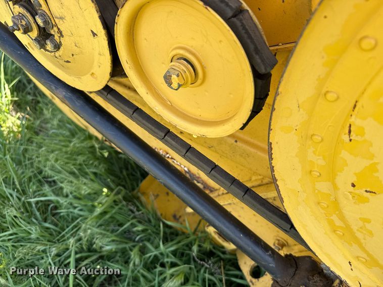 1992 New Holland 1118 swather / windrower in Brookville, KS | Item EG6395 sold | Purple Wave