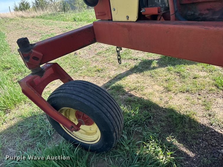 1992 New Holland 1118 swather / windrower in Brookville, KS | Item EG6395 sold | Purple Wave