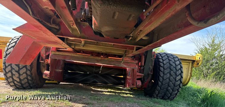 1992 New Holland 1118 swather / windrower in Brookville, KS | Item EG6395 sold | Purple Wave