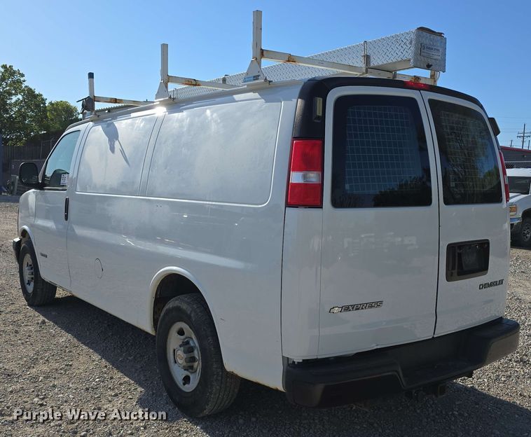 2006 Chevrolet Express 2500 van in Omaha, NE | Item DT6834 sold ...