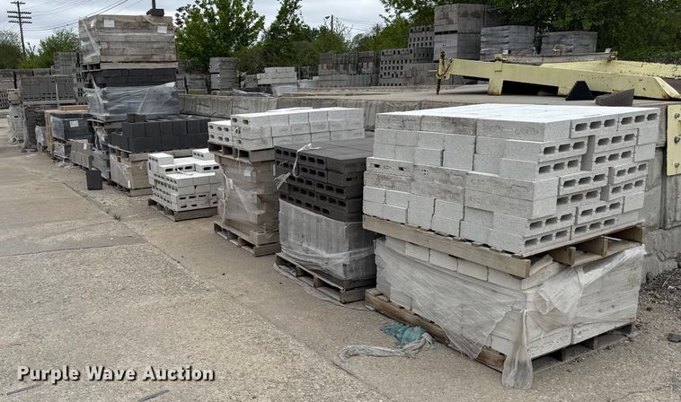 Approximately 20 pallets of concrete blocks in Topeka, KS | Item DY8061 ...