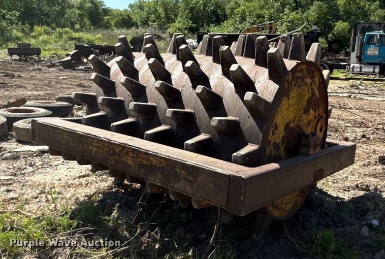 Sheepsfoot roller compactor in Kansas City, KS | Item DZ4073 sold ...