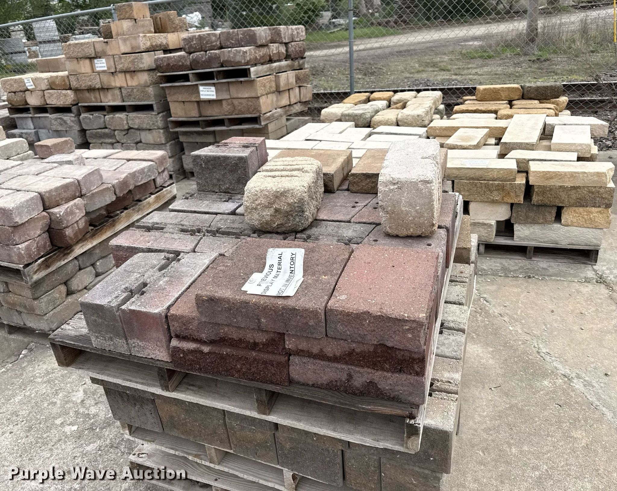 Approximately 8 pallets of concrete blocks in Topeka, KS | Item DY8060 ...