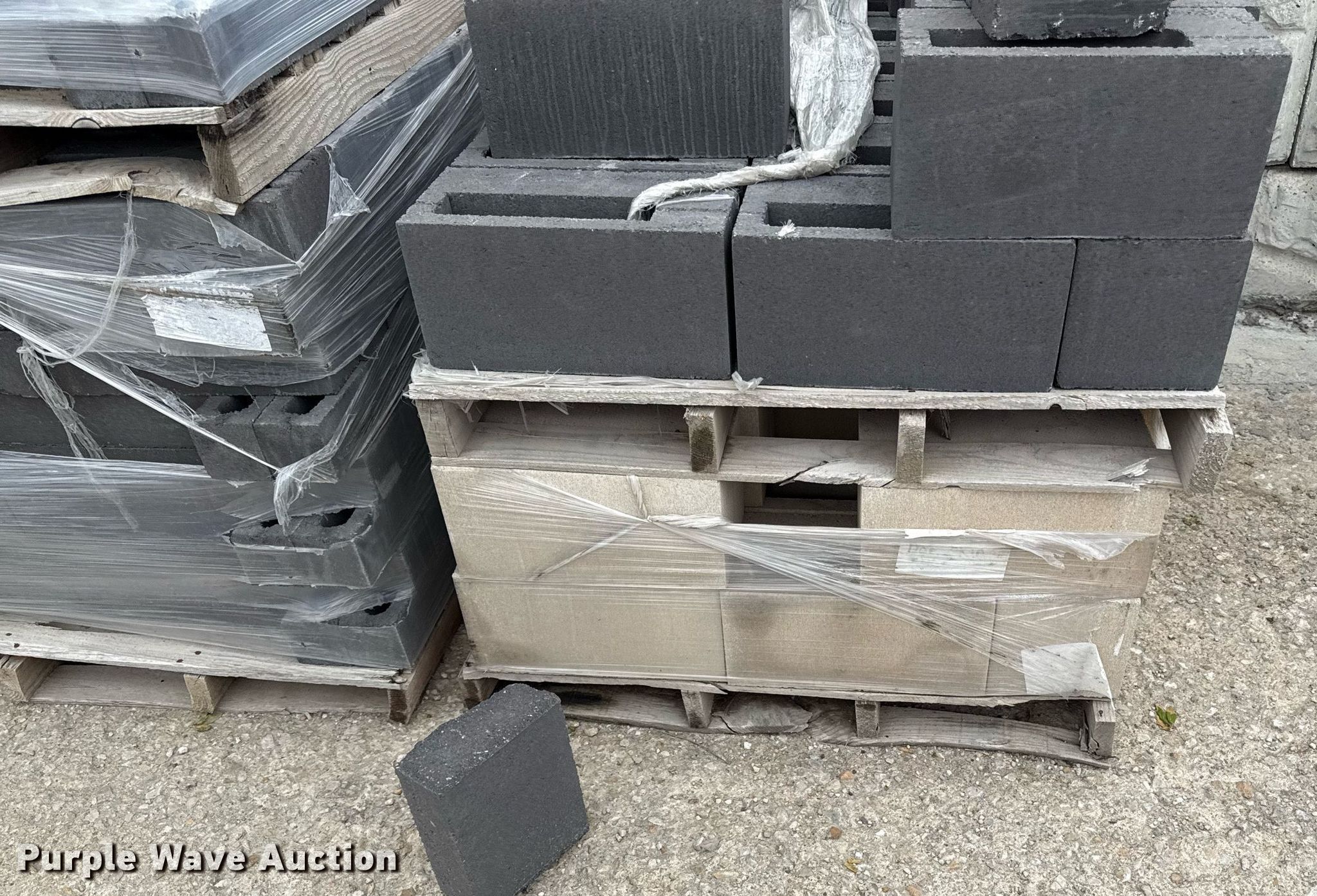 Approximately 20 pallets of concrete blocks in Topeka, KS | Item DY8061 ...