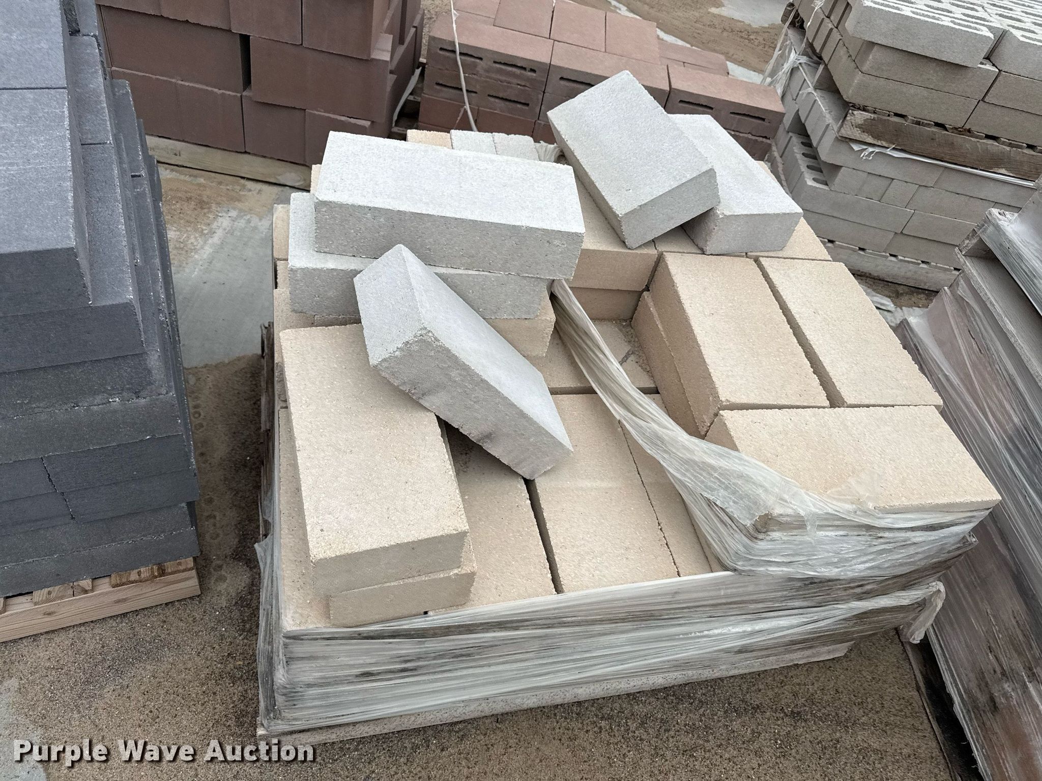 Approximately 6 pallets of concrete blocks in Topeka, KS | Item DY8062 ...