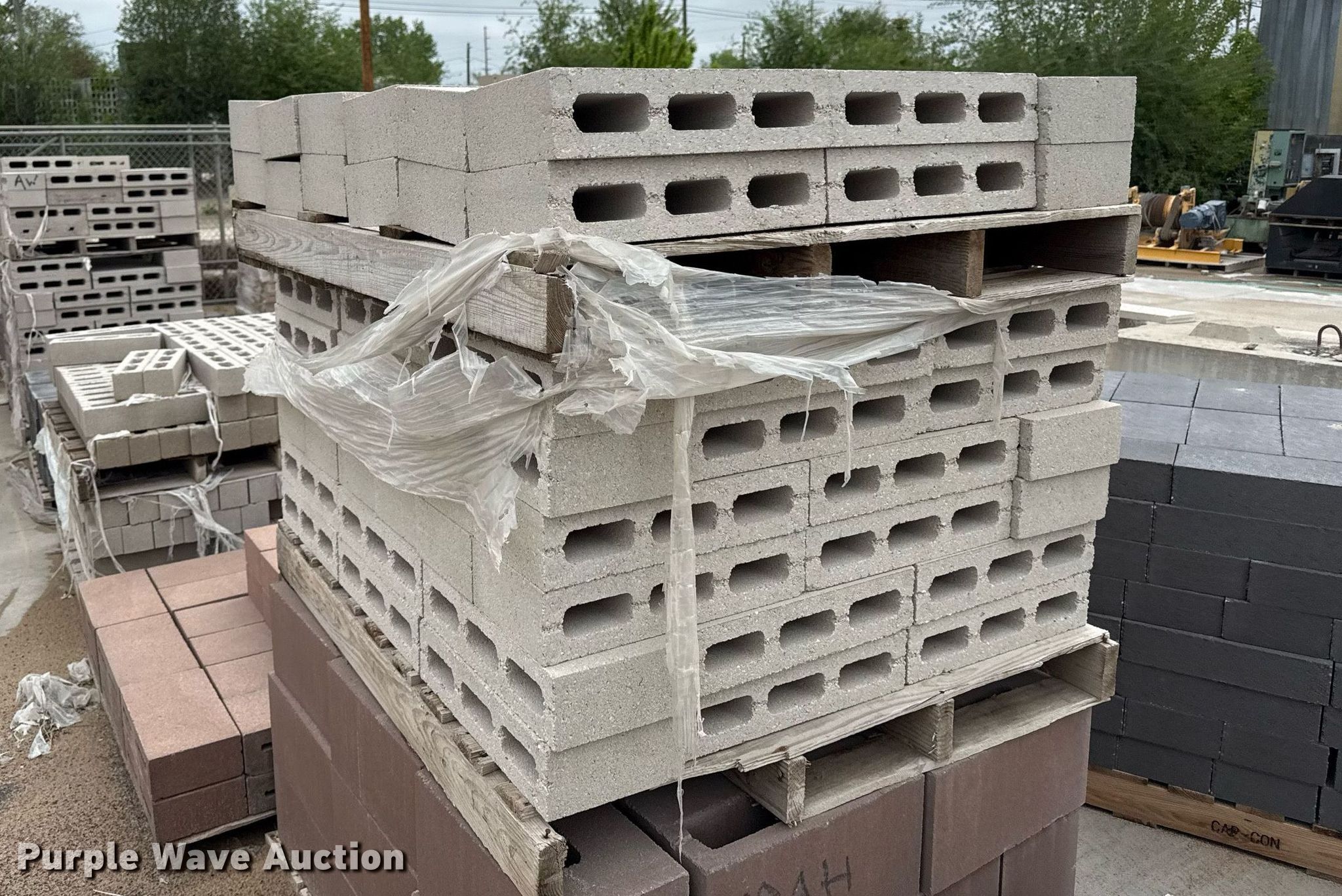 Approximately 20 pallets of concrete blocks in Topeka, KS | Item DY8063 ...