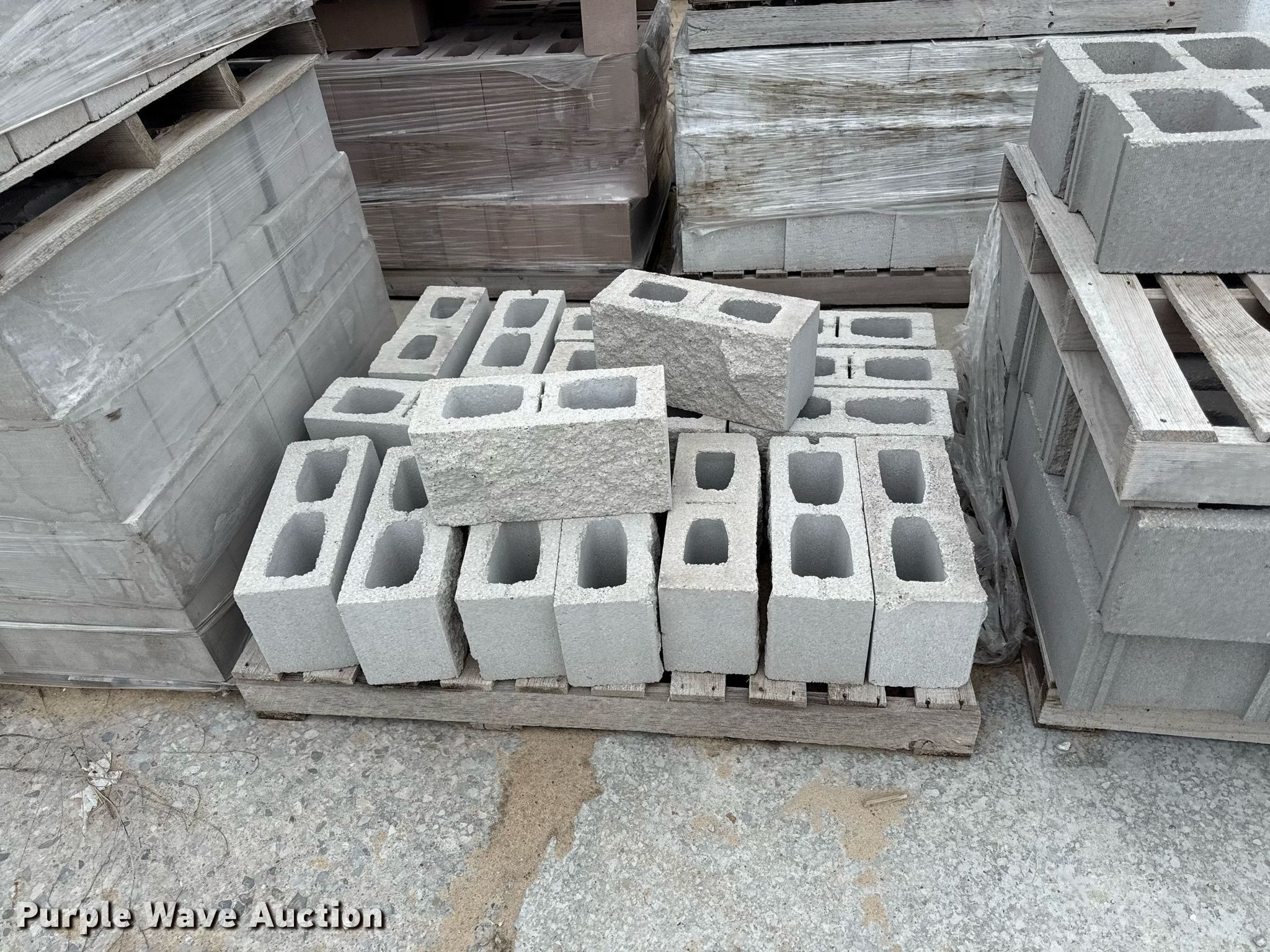 Approximately 12 pallets of concrete blocks in Topeka, KS | Item DY8068 ...