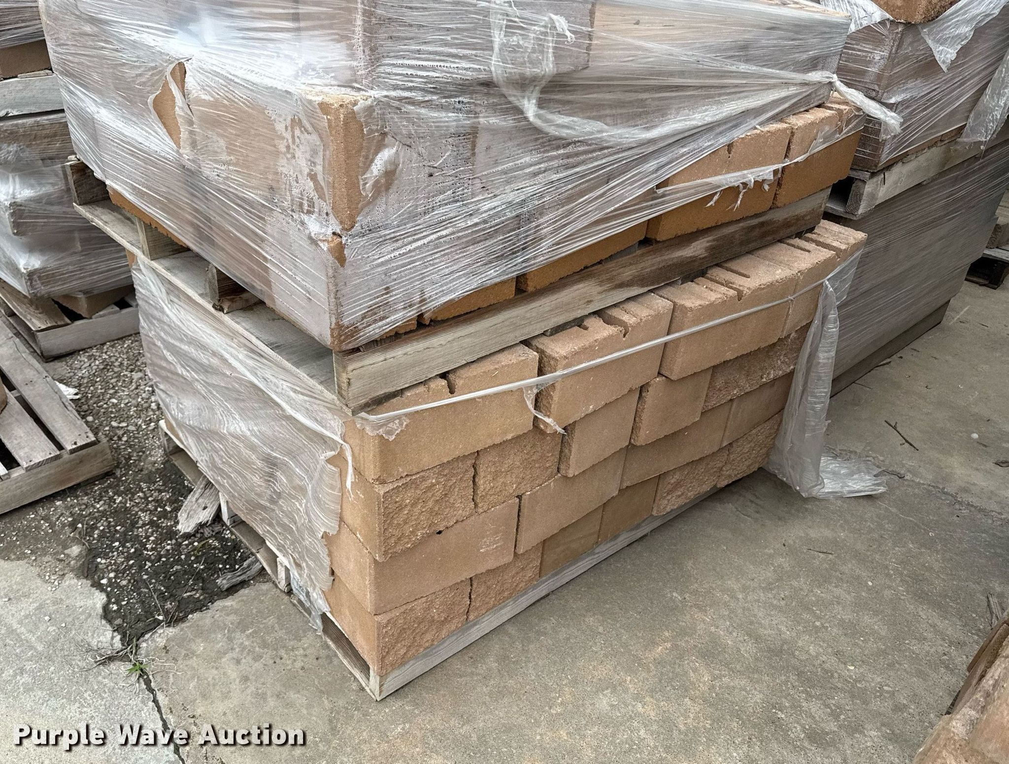 Approximately 18 pallets of concrete blocks in Topeka, KS | Item DY8070 ...
