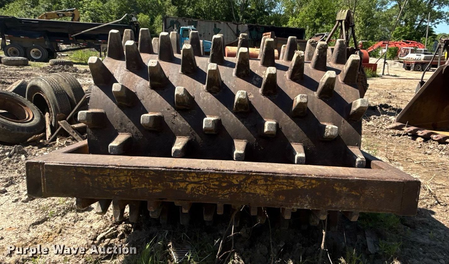 Sheepsfoot roller compactor in Kansas City, KS | Item DZ4073 sold ...