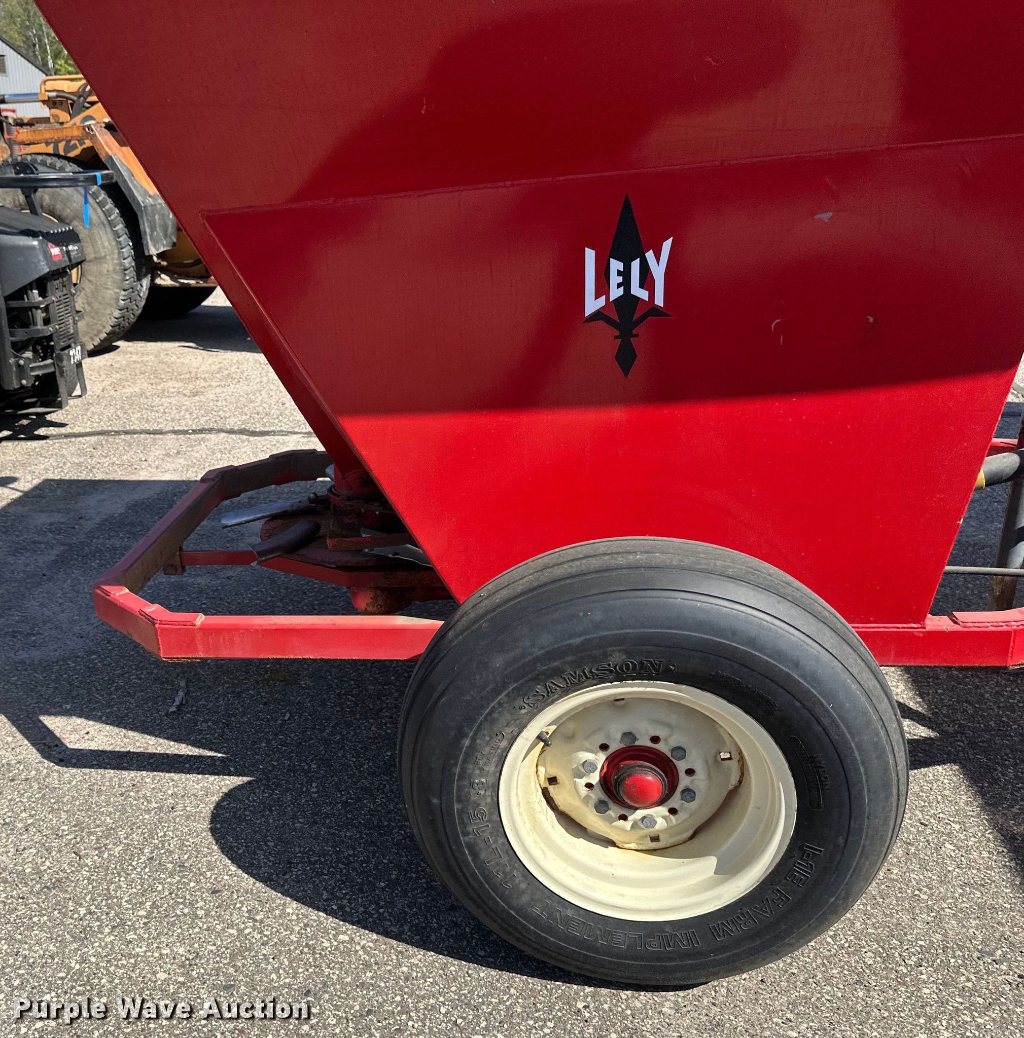 Lely L4000 spreader in Blaine, MN | Item EB2545 for sale | Purple Wave