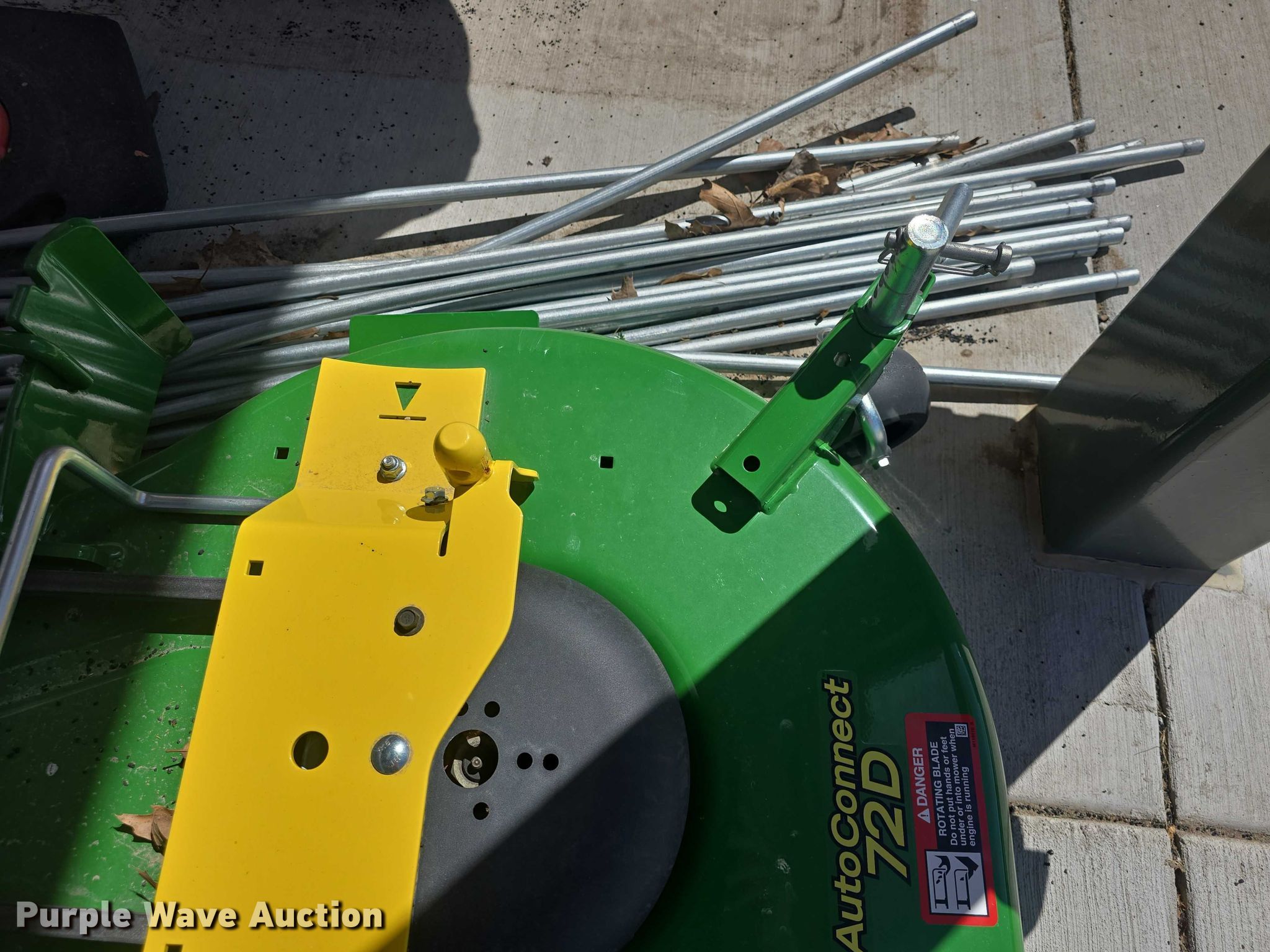 2022 John Deere AutoConnect 72D mower deck in Shawnee, KS | Item EK5235 ...