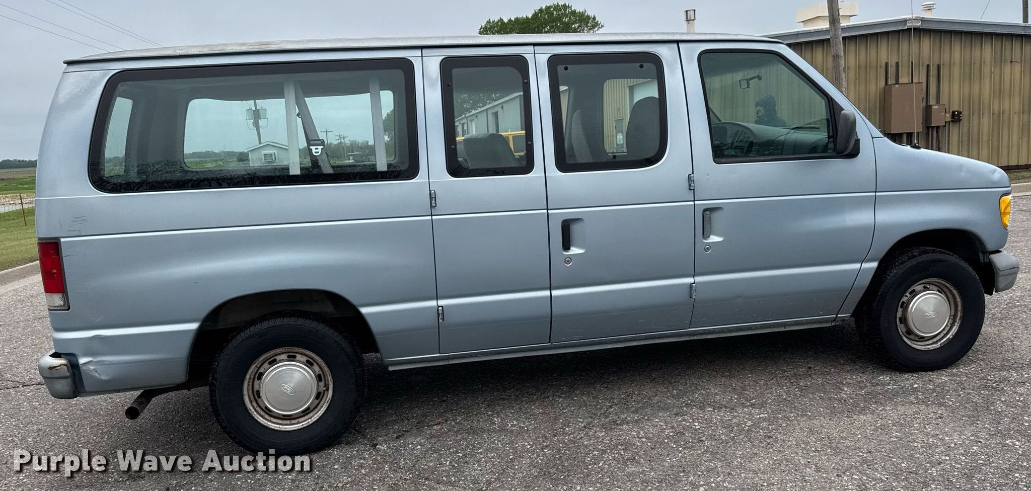 1998 Ford Club Wagon van in Great Bend, KS | Item EQ1412 sold | Purple Wave