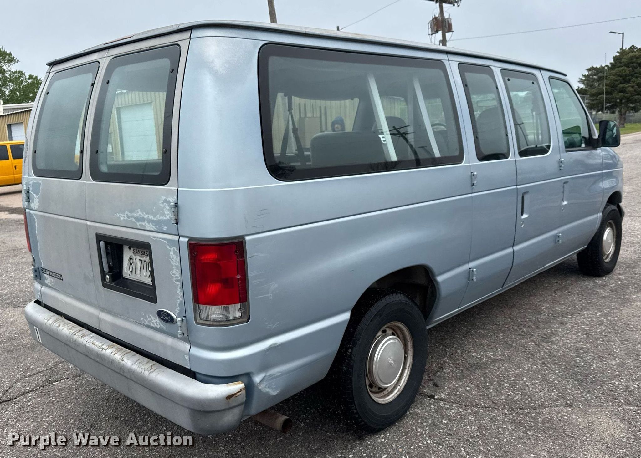 1998 Ford Club Wagon van in Great Bend, KS | Item EQ1412 sold | Purple Wave