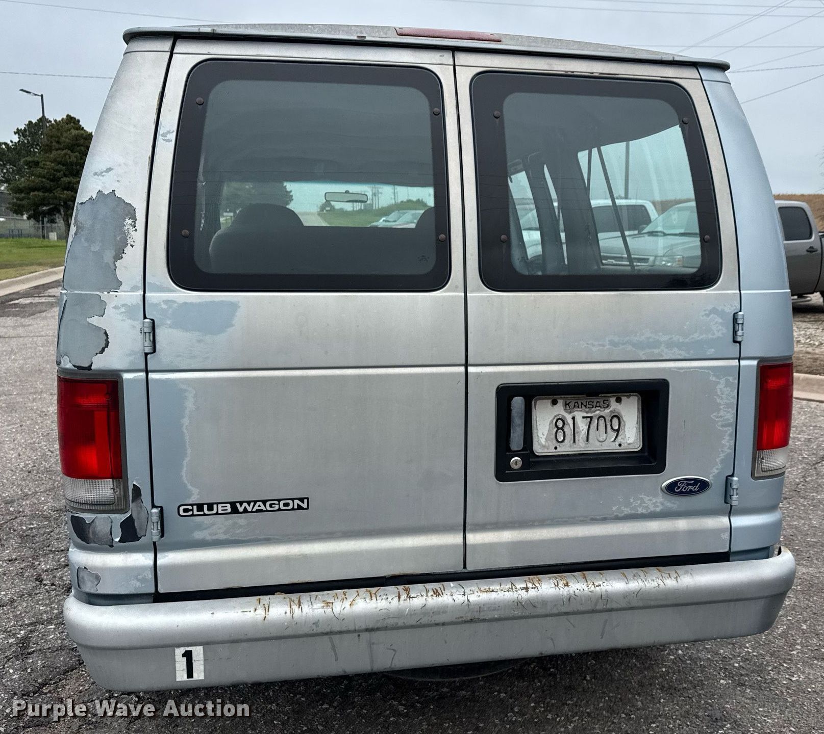 1998 Ford Club Wagon van in Great Bend, KS | Item EQ1412 sold | Purple Wave