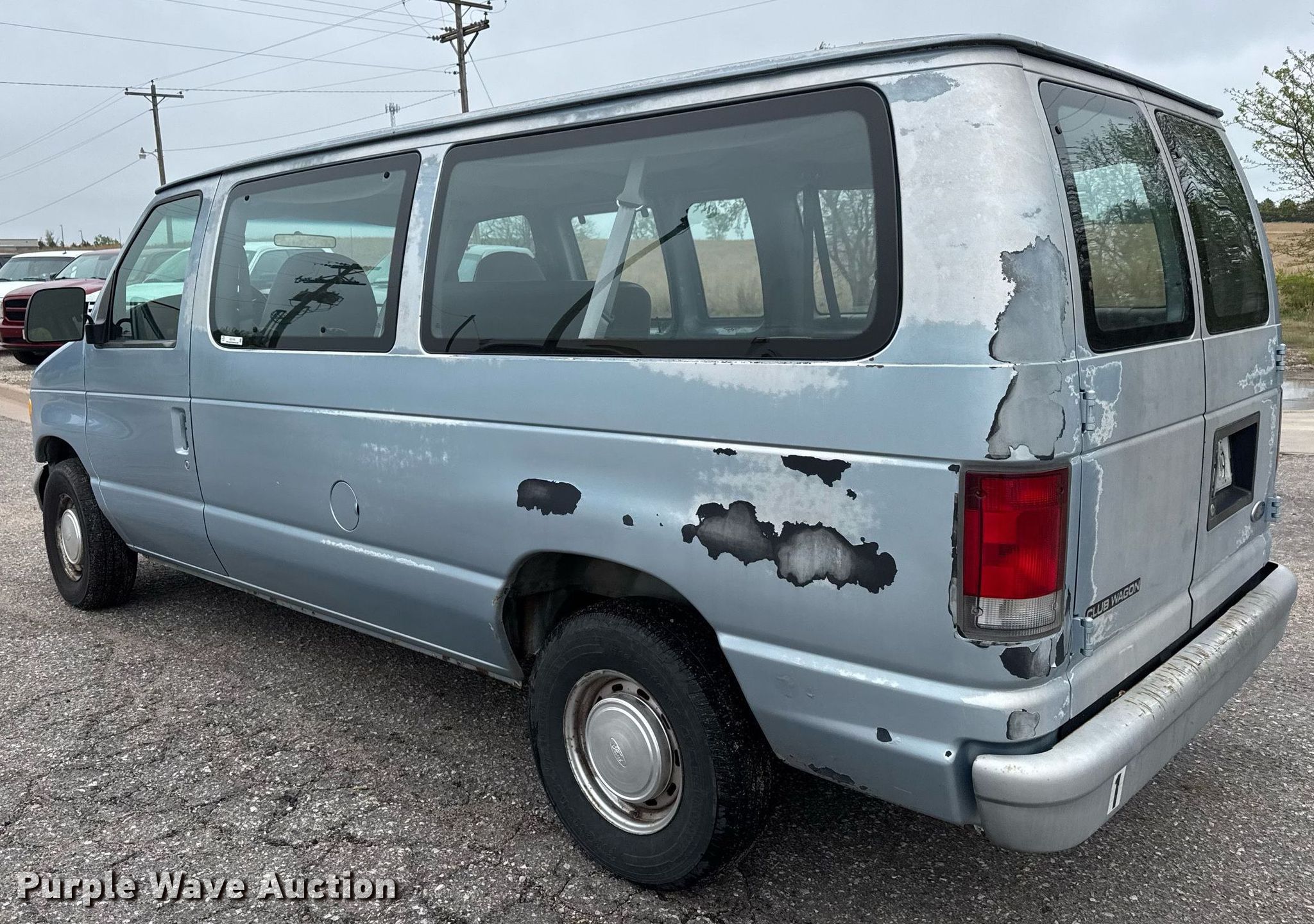 1998 Ford Club Wagon van in Great Bend, KS | Item EQ1412 sold | Purple Wave