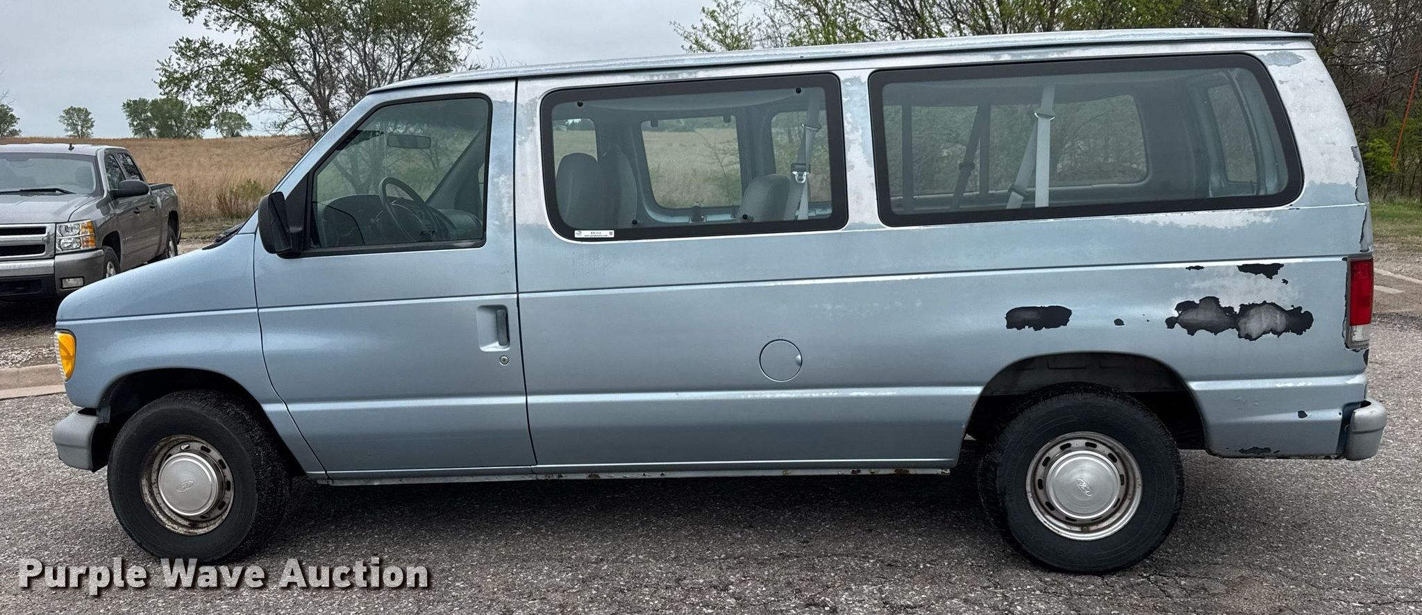 1998 Ford Club Wagon van in Great Bend, KS | Item EQ1412 sold | Purple Wave