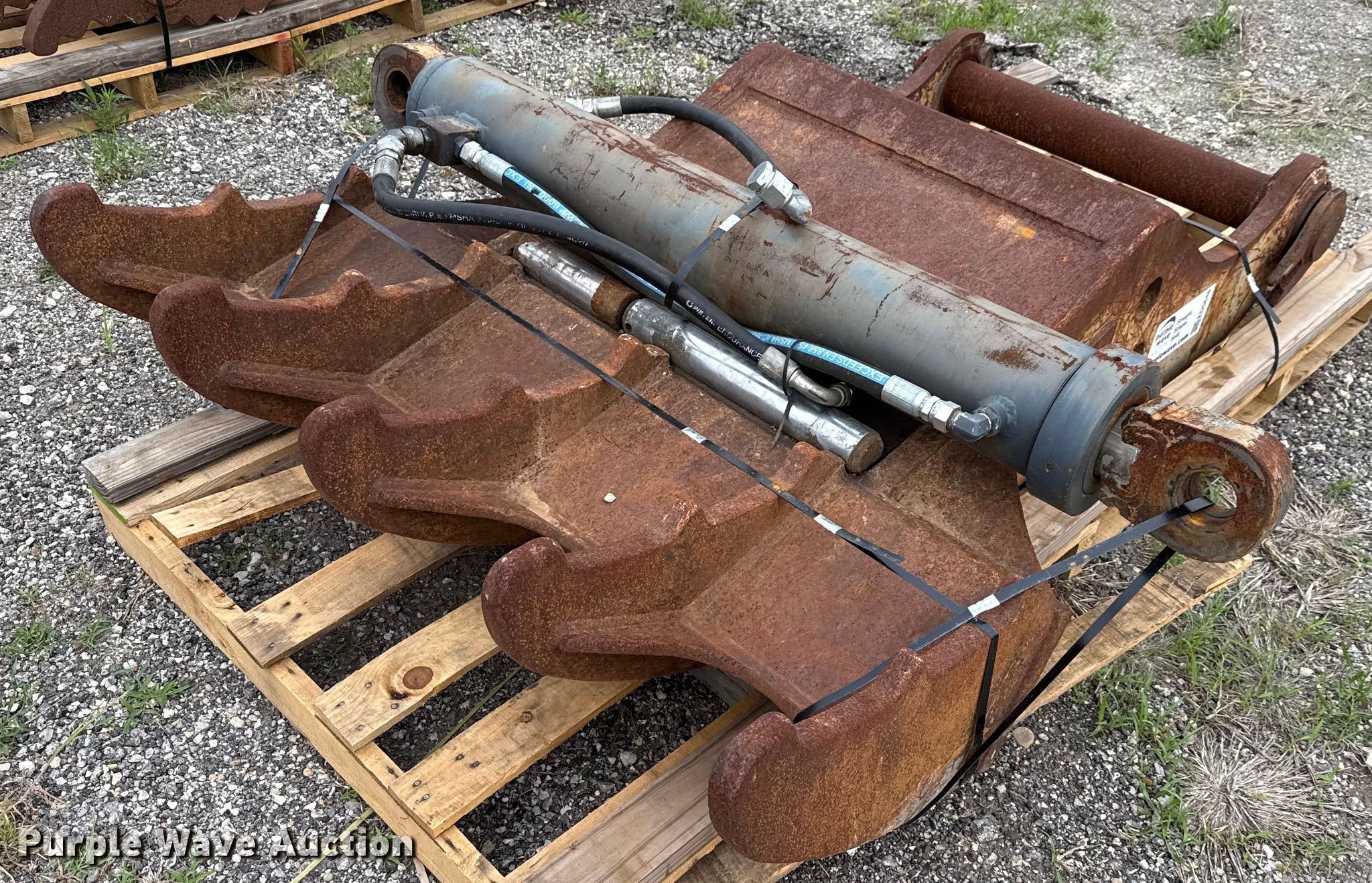 Rockland BTH-D-PM excavator thumb in Forney, TX | Item ED5648 for sale ...