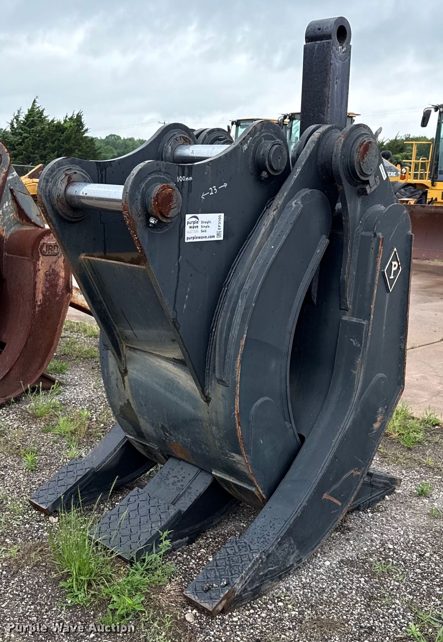 Pemberton 415312 45" W grapple bucket in Forney, TX | Item EF3105 sold | Purple Wave