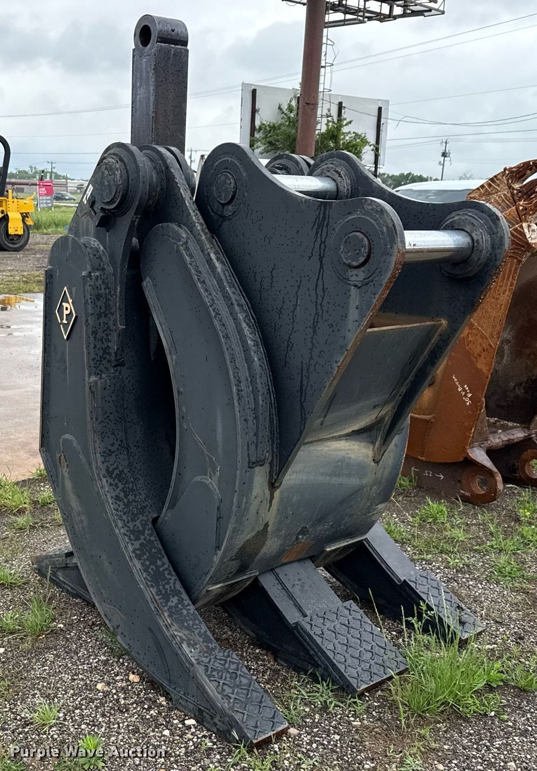 Pemberton 415312 45" W grapple bucket in Forney, TX | Item EF3105 sold | Purple Wave