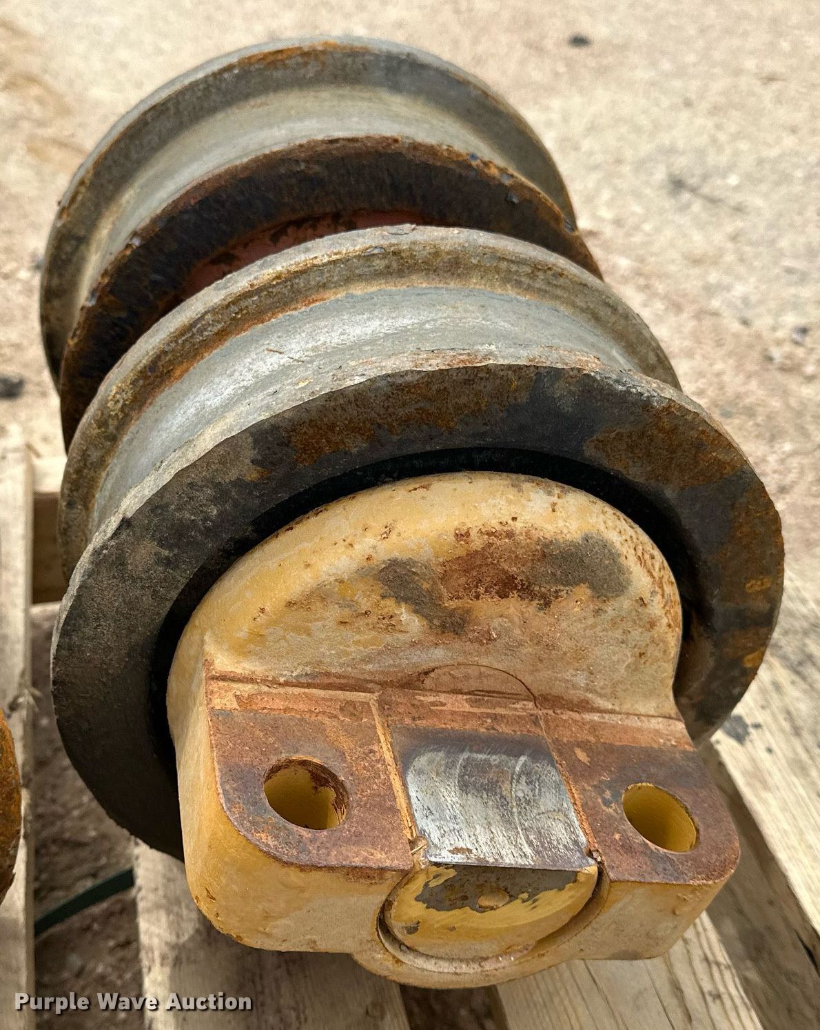 Dozer undercarriage parts in Fountain, CO | Item EH0324 sold | Purple Wave