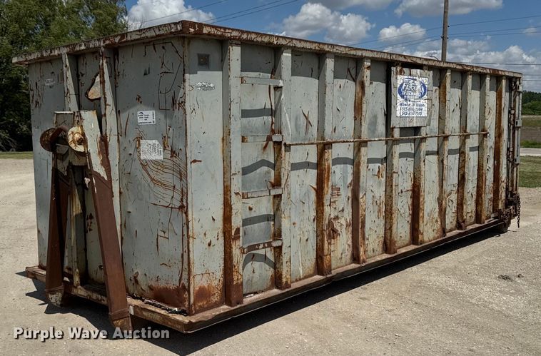 Roll-off container in Des Moines, IA | Item DV2631 sold | Purple Wave